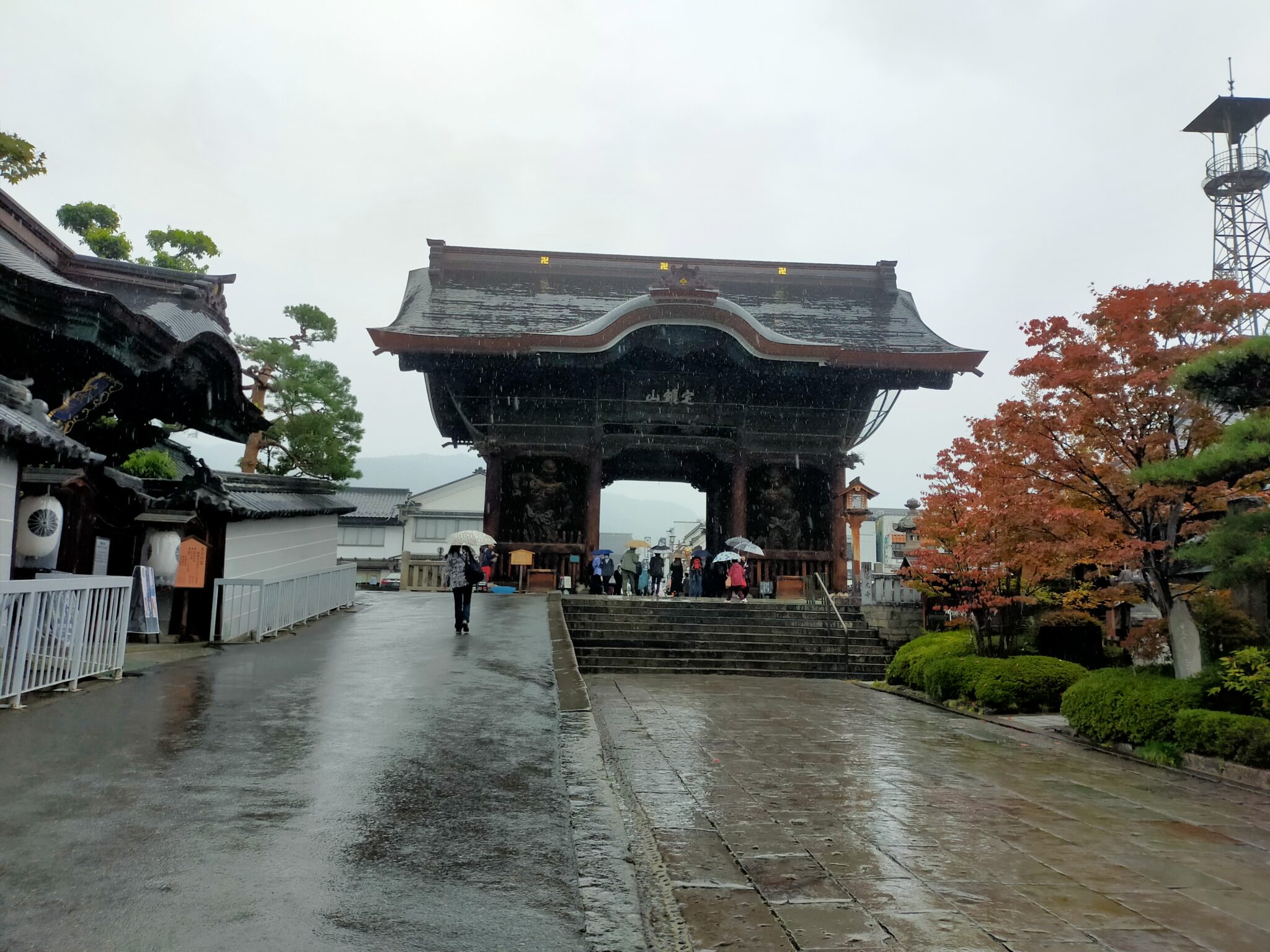 「善光寺」は雨でも楽しめます 【JR東日本パス】1泊2日でめぐる長野県 1日目④ | 仙台発 伊達マイラー LiCo（りこ）
